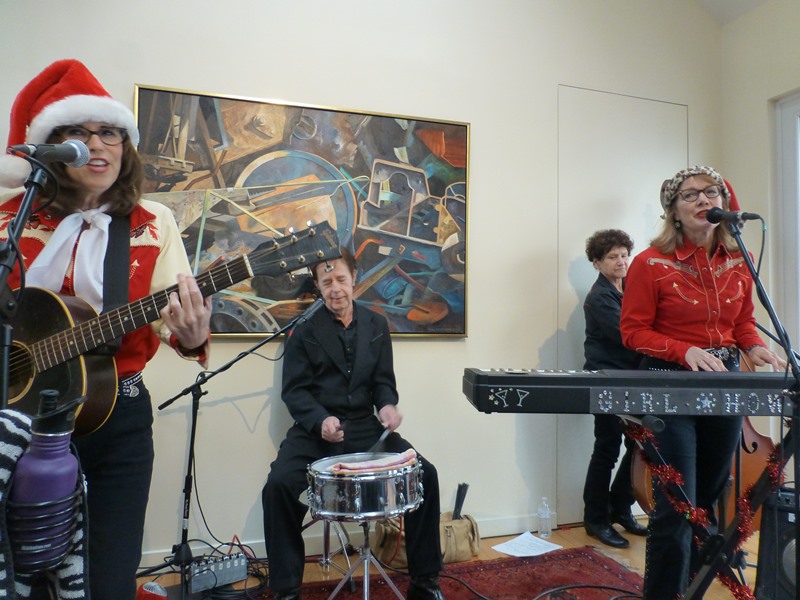 Girl Howdy is in the House (Concert) – Territorial Imperatives